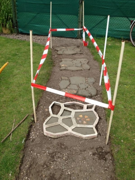 Pflastersteine und Gartenweg selber machen - Bauanleitung zum ... Pflastersteine und Gartenweg selber machen - Bauanleitung zum ...